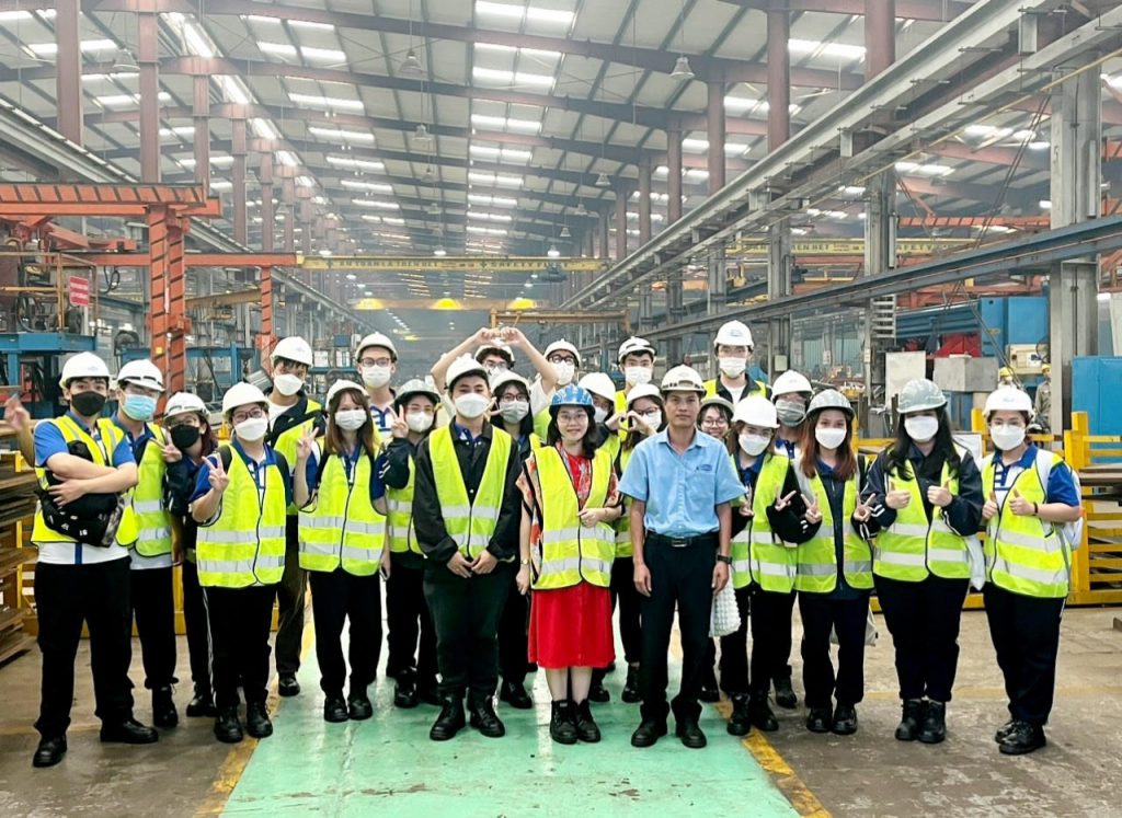 Sinh viên ngành Kinh doanh quốc tế thăm quan Nhà thép Zamil Việt Nam ...