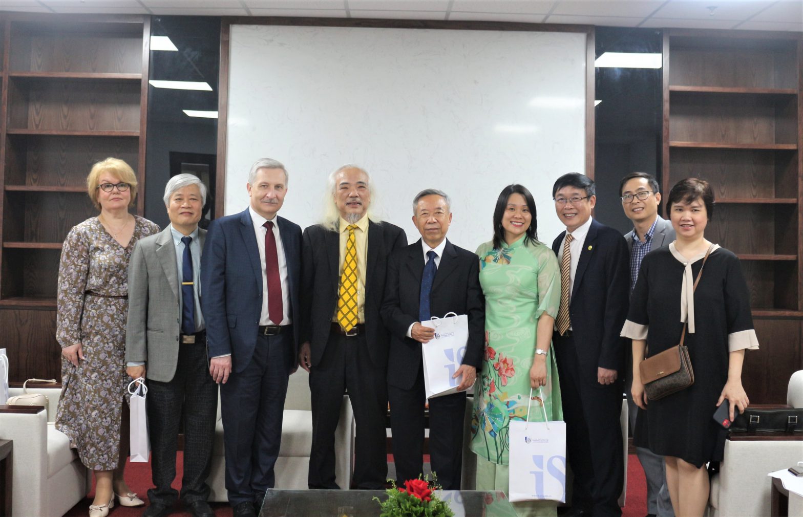 VNU-IS promotes cooperation with Herzen University, Russia - Trường ...