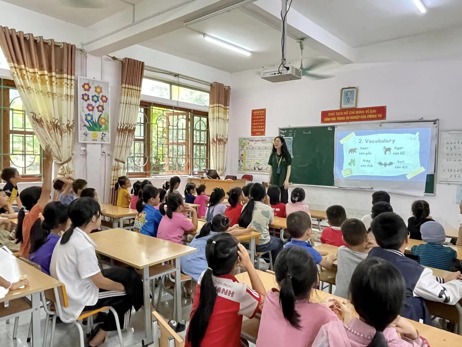 VNU-IS: Nhựa sống của Mùa hè xanh từ ngọn lửa xanh tình nguyện - Trường ...