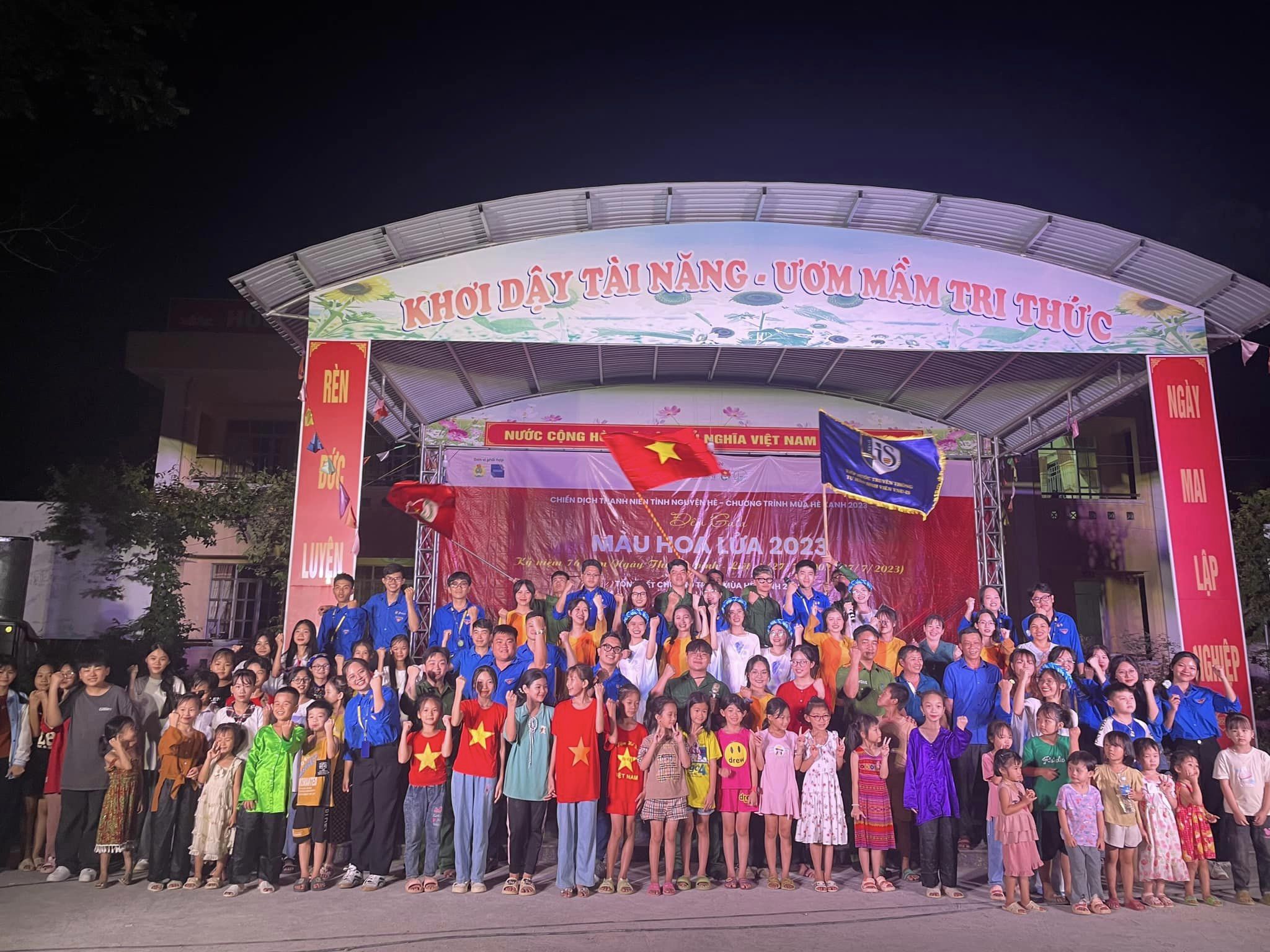 VNU-IS: Nhựa sống của Mùa hè xanh từ ngọn lửa xanh tình nguyện - Trường ...