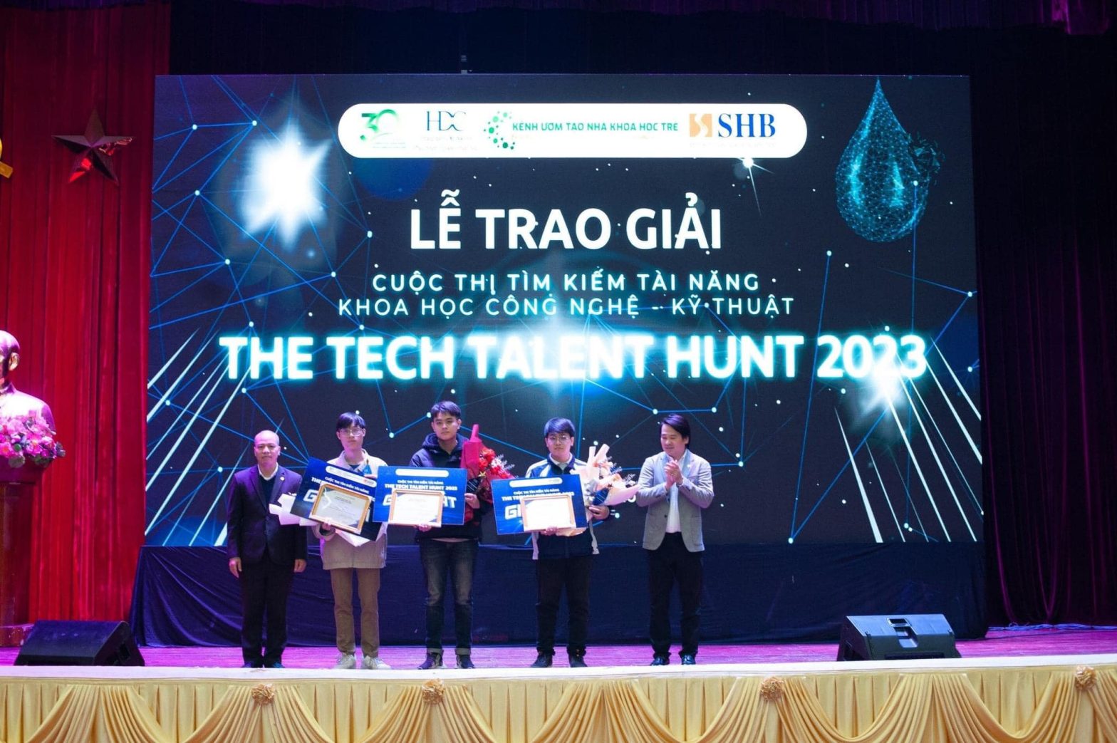Sinh viên Trường Quốc tế giành nhiều giải thưởng cao tại cuộc thi “The Tech Talent Hunt 2023 ...