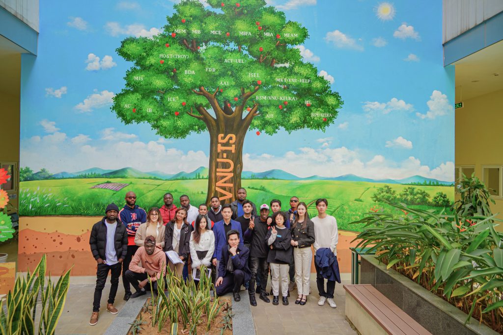 VNU-IS: Rực rỡ sắc màu, thân thiện và độc đáo - Trường Quốc tế - ĐHQGHN