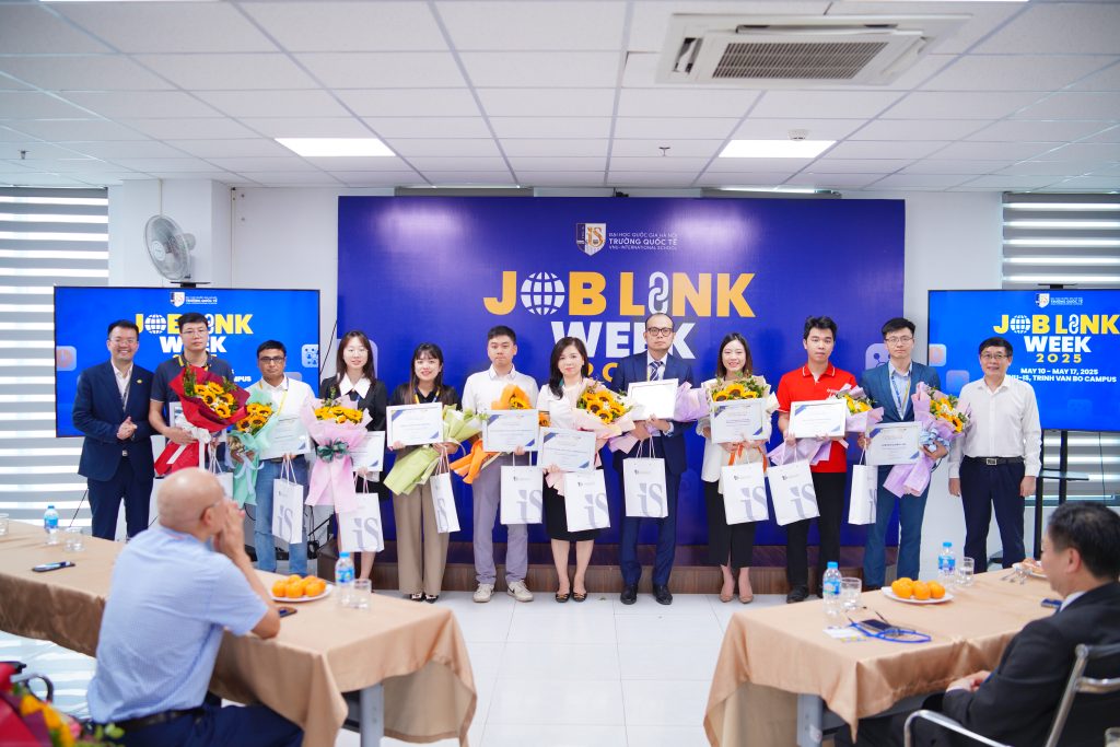 Hơn 1.500 sinh viên tham gia VNU-IS Job Link Week 2025 - Trường Quốc tế ...