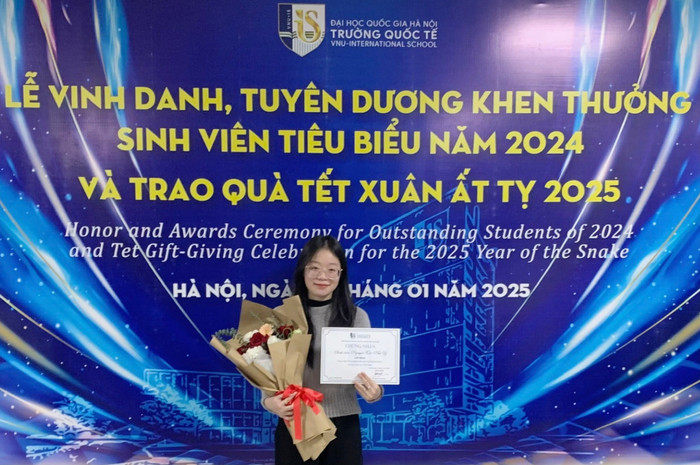 Nữ sinh Hà Tĩnh tốt nghiệp thủ khoa ngành Kinh doanh quốc tế, VNU-IS ...